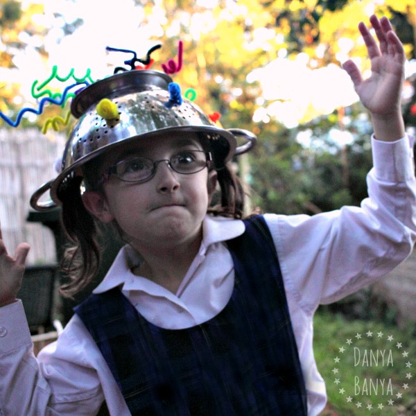 Easy Kid-Made Robot Hat – Danya Banya